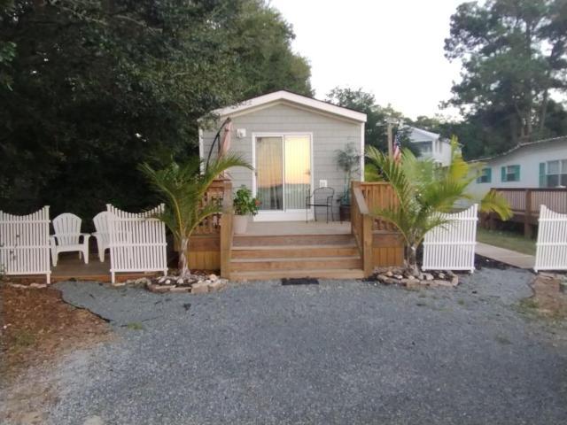 house with 3 bedroom, Emerald Isle NC DLS85647930