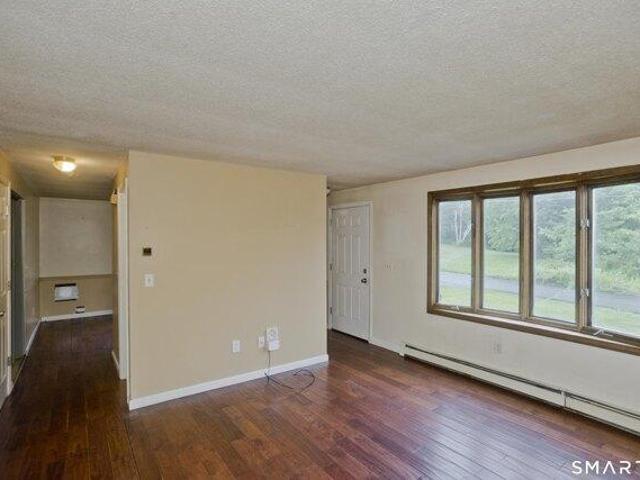 house with 3 bedroom, Enfield CT DS104078946