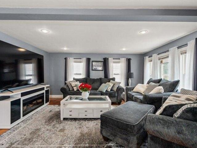 house with 3 bedroom, Everett MA ES104608823
