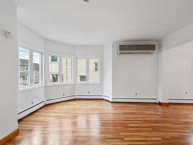 house with 3 bedroom, Everett MA ES105173335