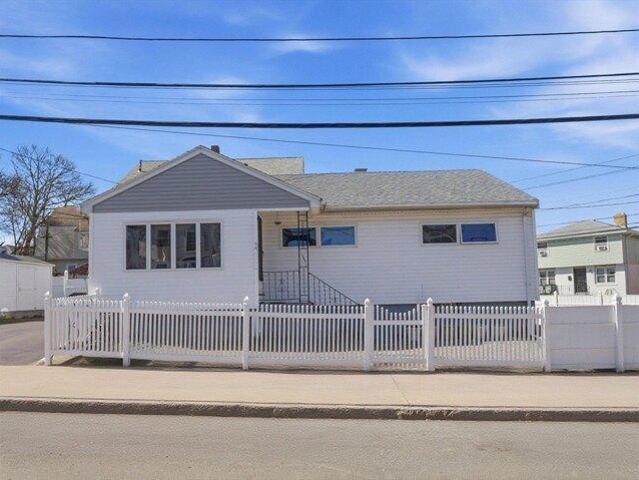 house with 3 bedroom, Everett MA ES103434423