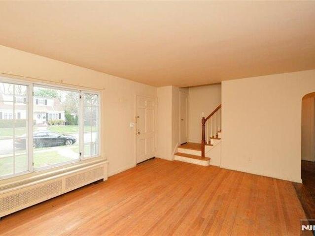 house with 3 bedroom, Fair Lawn NJ DS101857492