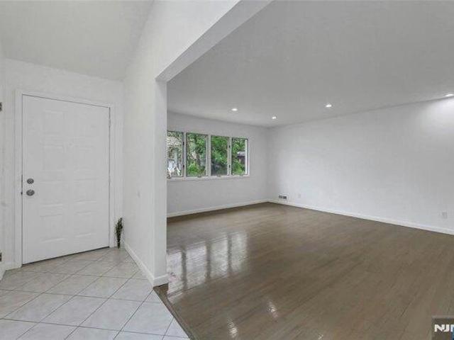 house with 3 bedroom, Fair Lawn NJ ES103665456