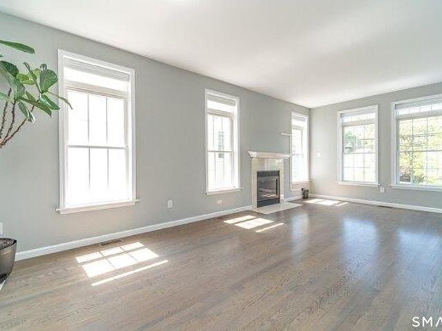 house with 3 bedroom, Fairfield CT DLS102779532