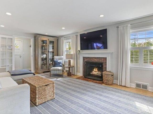 house with 3 bedroom, Fairfield CT DS102154030