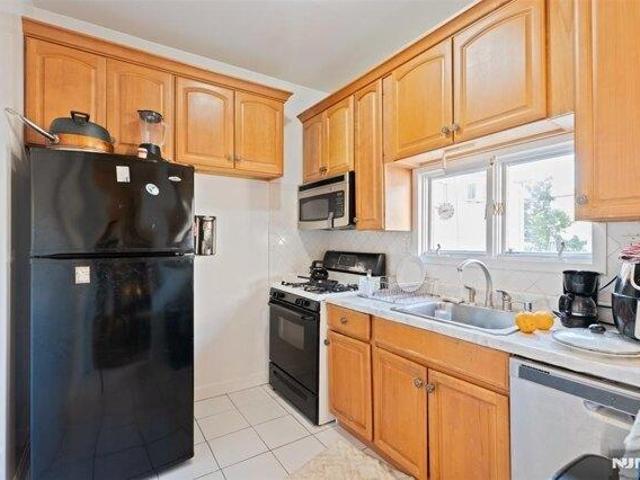 house with 3 bedroom, Fairview NJ ES104236525