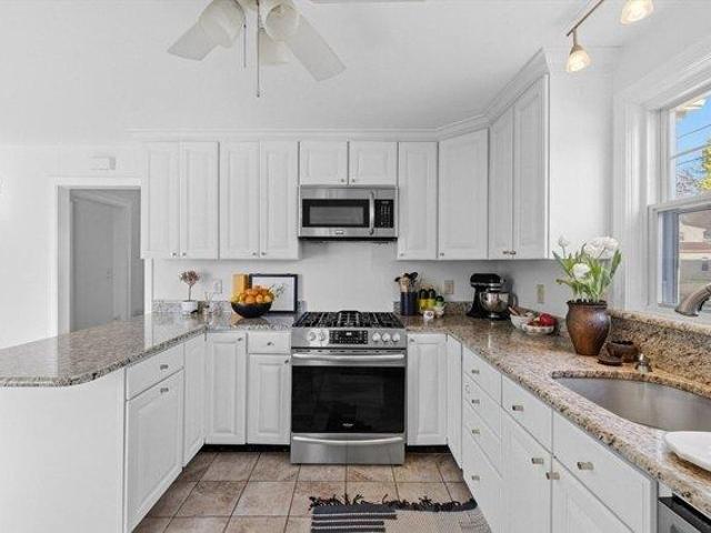 house with 3 bedroom, Fall River MA DLS101798702