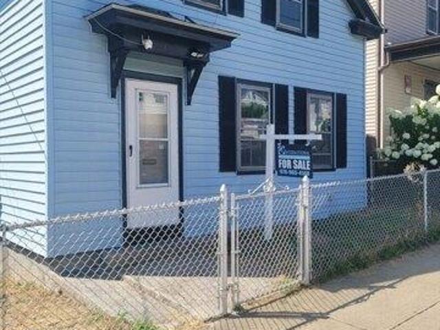 house with 3 bedroom, Fall River MA DLS101801727