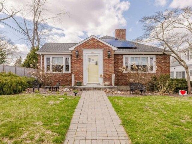 house with 3 bedroom, Fall River MA DLS102960917