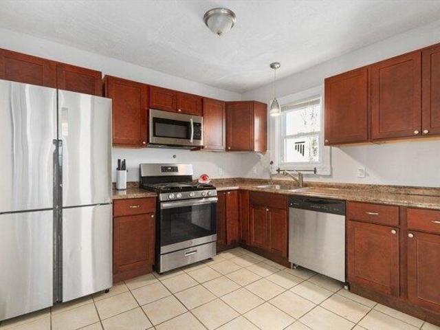 house with 3 bedroom, Fall River MA DS102411927