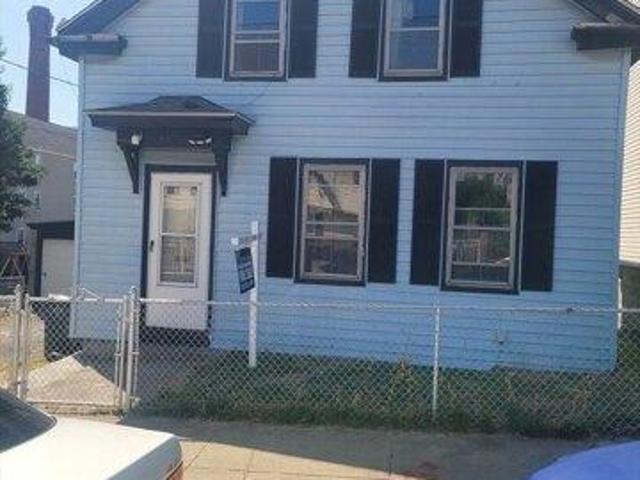 house with 3 bedroom, Fall River MA ES104011060