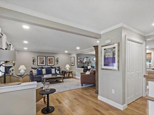 house with 3 bedroom, Fall River MA ES104116963