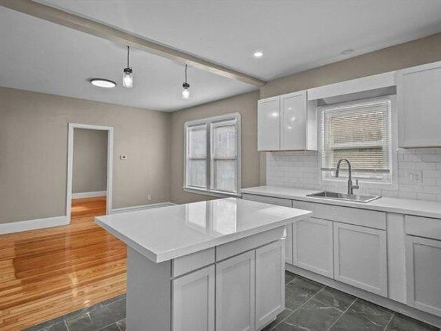 house with 3 bedroom, Fall River MA ES104148143