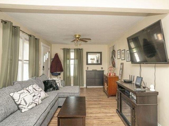house with 3 bedroom, Fall River MA ES104234007