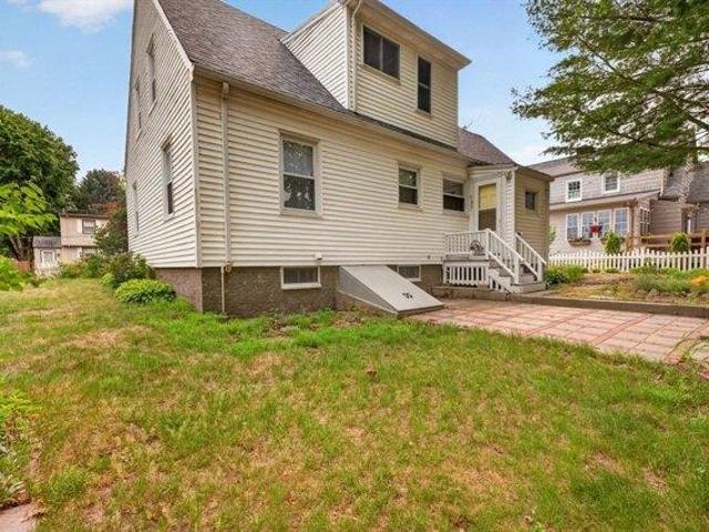 house with 3 bedroom, Fall River MA ES104233585