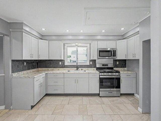 house with 3 bedroom, Fall River MA ES104374397