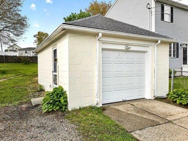 house with 3 bedroom, Fall River MA ES104478327