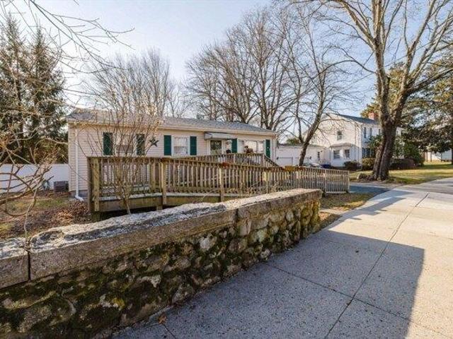 house with 3 bedroom, Fall River MA ES105095446