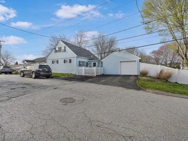 house with 3 bedroom, Fall River MA ES105106346