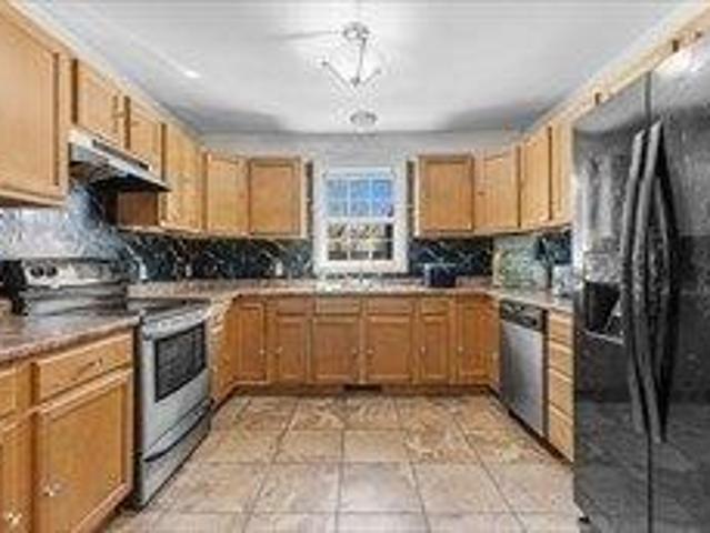 house with 3 bedroom, Fall River MA ES105116755
