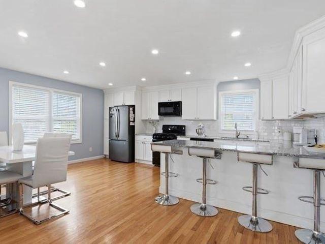 house with 3 bedroom, Fall River MA ES105126714