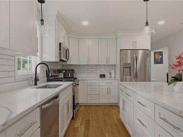 house with 3 bedroom, Fall River MA ES105127411