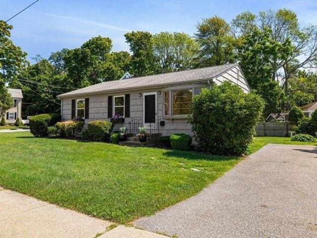 house with 3 bedroom, Fall River MA ES105229116