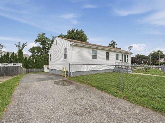 house with 3 bedroom, Fall River MA ES105229794