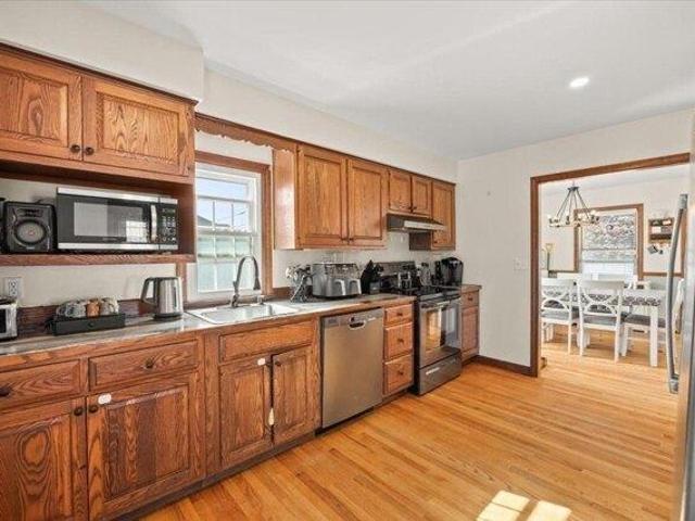 house with 3 bedroom, Fall River MA ES103439161