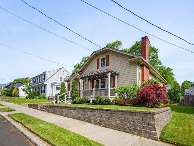 house with 3 bedroom, Fall River MA ES103441164