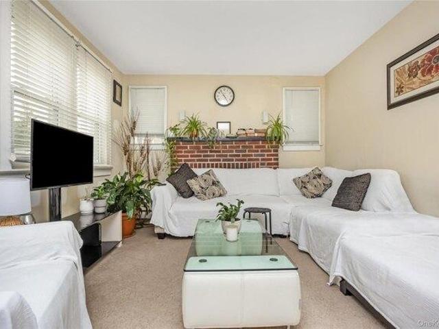 house with 3 bedroom, Farmingdale NY ES104906884
