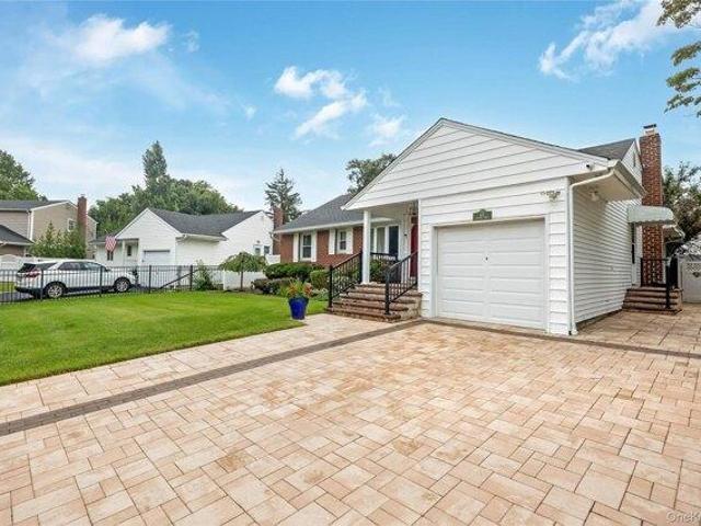 house with 3 bedroom, Farmingdale NY ES104909143