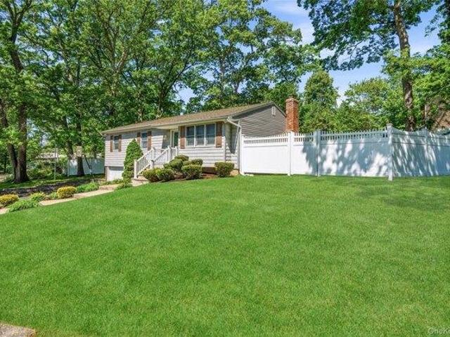 house with 3 bedroom, Farmingville NY DS103620382