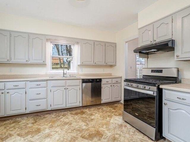 house with 3 bedroom, Fitchburg MA DS102345581