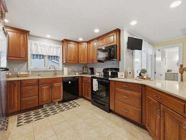 house with 3 bedroom, Fitchburg MA ES102922943