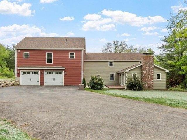 house with 3 bedroom, Fitchburg MA ES103248125