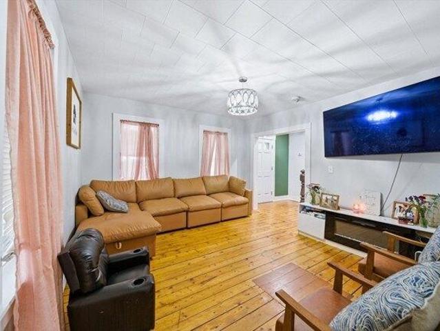 house with 3 bedroom, Fitchburg MA ES104719277