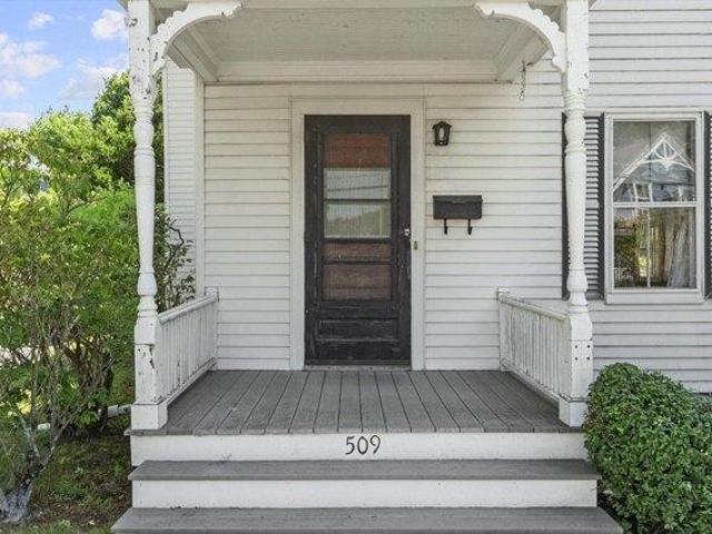 house with 3 bedroom, Fitchburg MA ES104720879