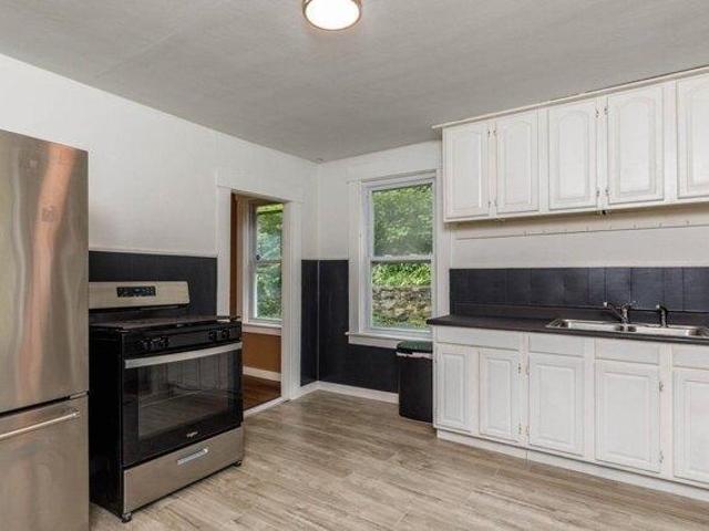 house with 3 bedroom, Fitchburg MA ES104758902