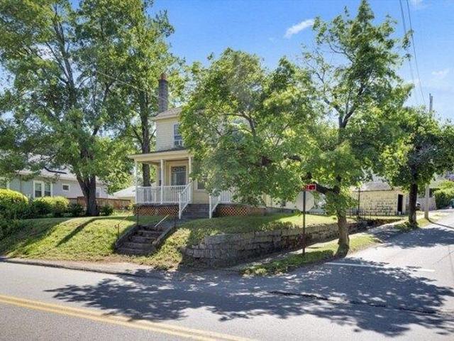 house with 3 bedroom, Fitchburg MA ES104791884