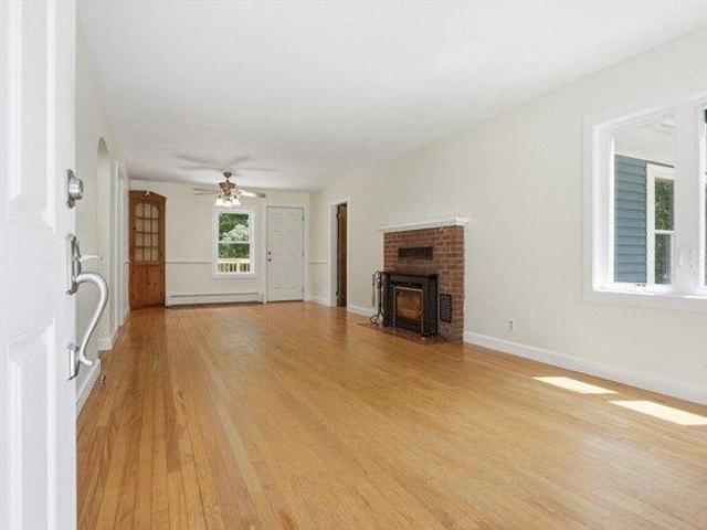 house with 3 bedroom, Fitchburg MA ES104831940
