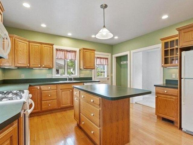 house with 3 bedroom, Fitchburg MA ES104994759