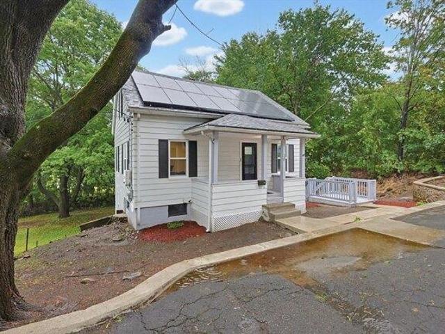 house with 3 bedroom, Fitchburg MA ES104010243