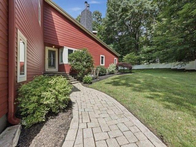 house with 3 bedroom, Fitchburg MA ES105059160