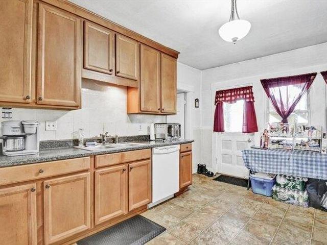 house with 3 bedroom, Fitchburg MA ES105080640