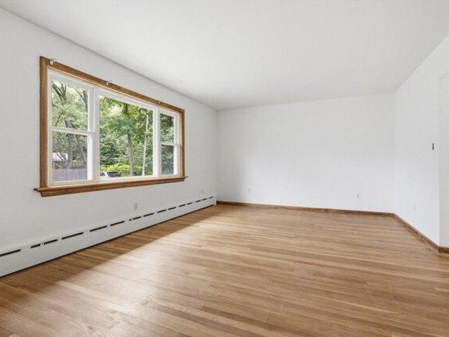 house with 3 bedroom, Fitchburg MA ES105082879