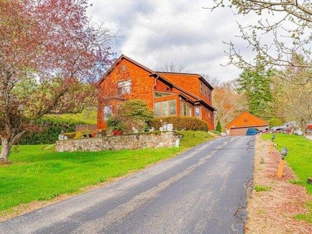 house with 3 bedroom, Fitchburg MA ES105094553