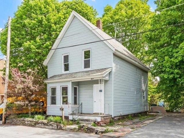 house with 3 bedroom, Fitchburg MA ES105094165