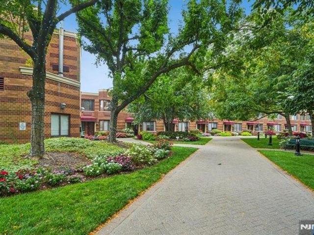 house with 3 bedroom, Fort Lee NJ DS101662403