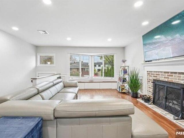 house with 3 bedroom, Fort Lee NJ DS102775973